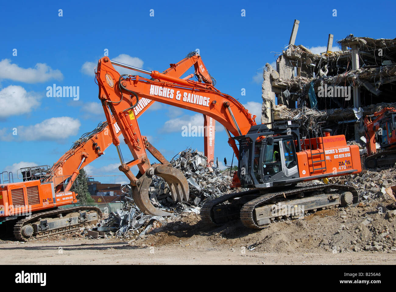 Demolition machinery hi-res stock photography and images - Alamy