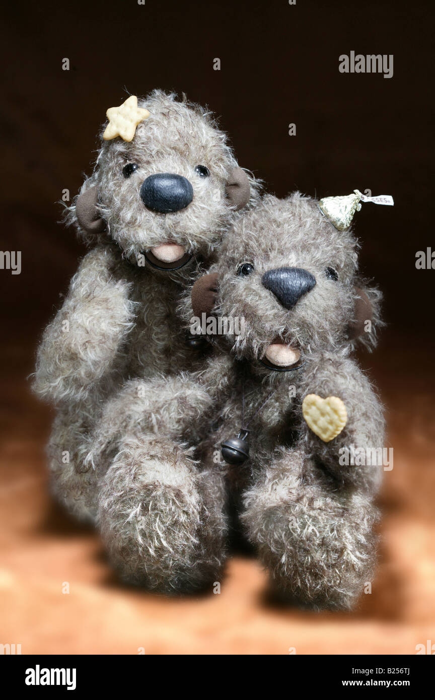 Two teddy bears Stock Photo - Alamy