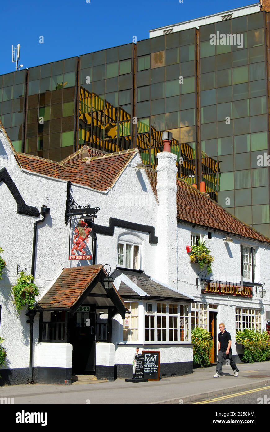 The Red Lion Pub, High Street, Bracknell, Berkshire, England, United ...