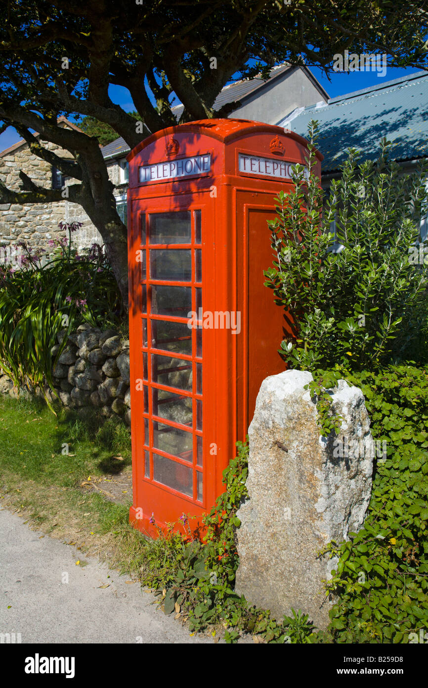 Traditional Red British Phone box Stock Photo - Alamy