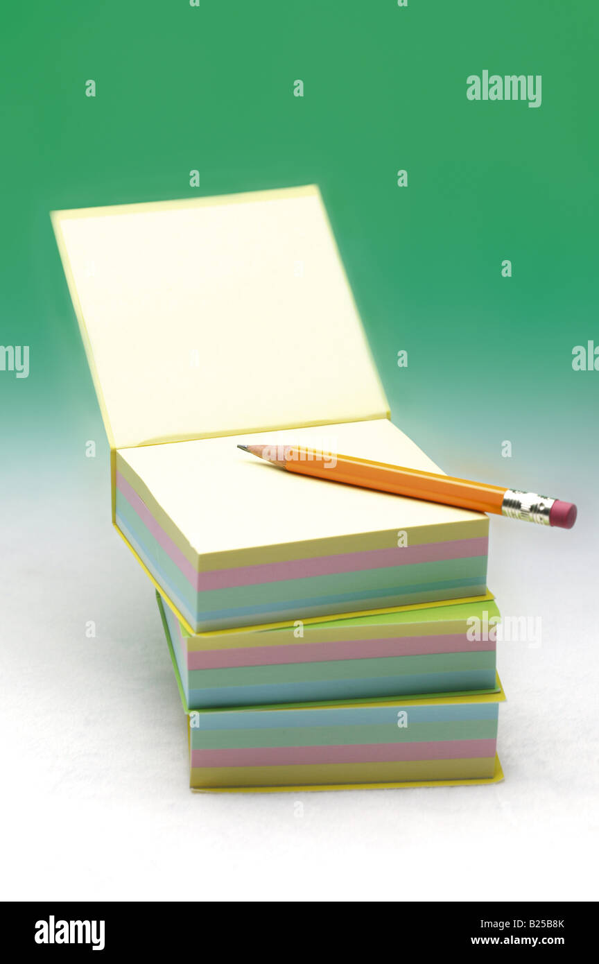 Note and pencil Stock Photo - Alamy