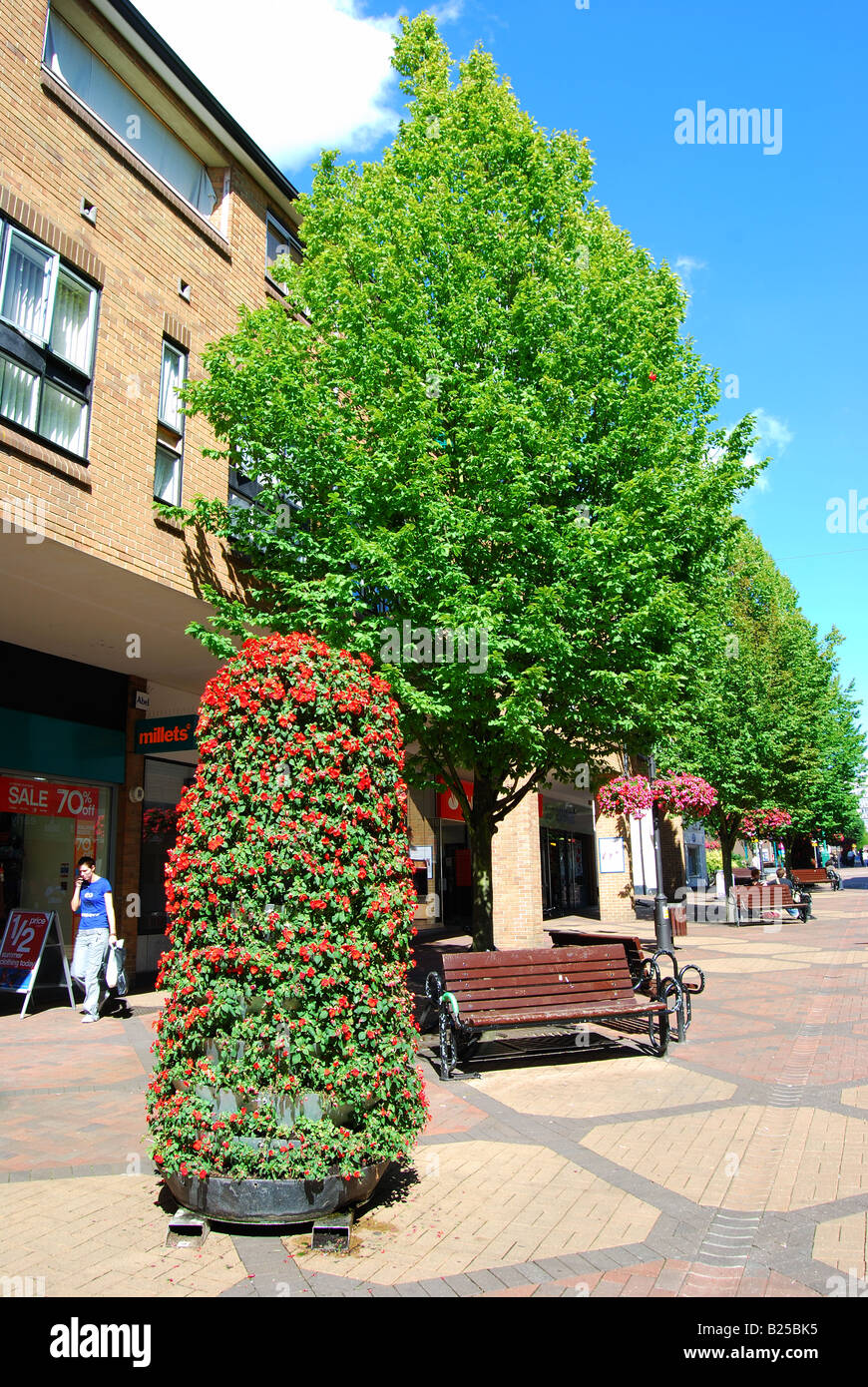 Pedestrianised High Street, Bracknell, Berkshire, England, United ...