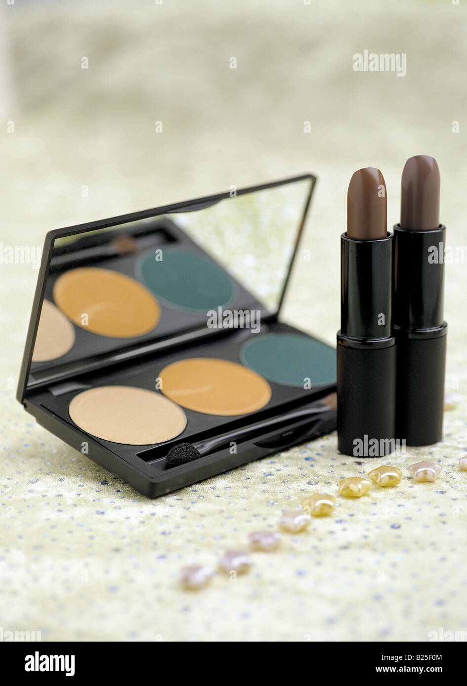 Compact and lipstick Stock Photo - Alamy