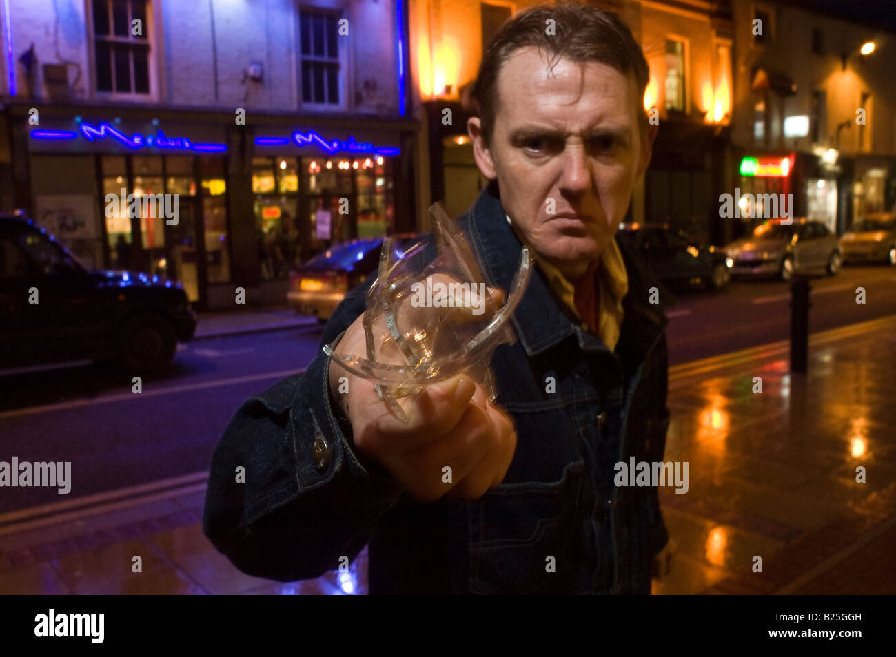 Threating man with a broken glass bottle Stock Photo - Alamy