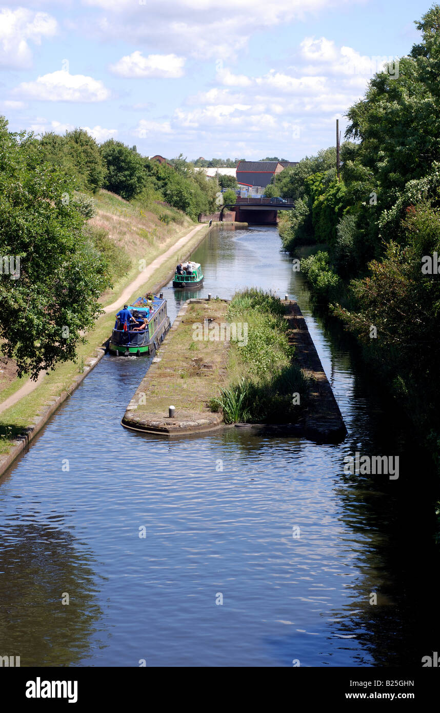 Birmingham new main line canal hi-res stock photography and images - Alamy