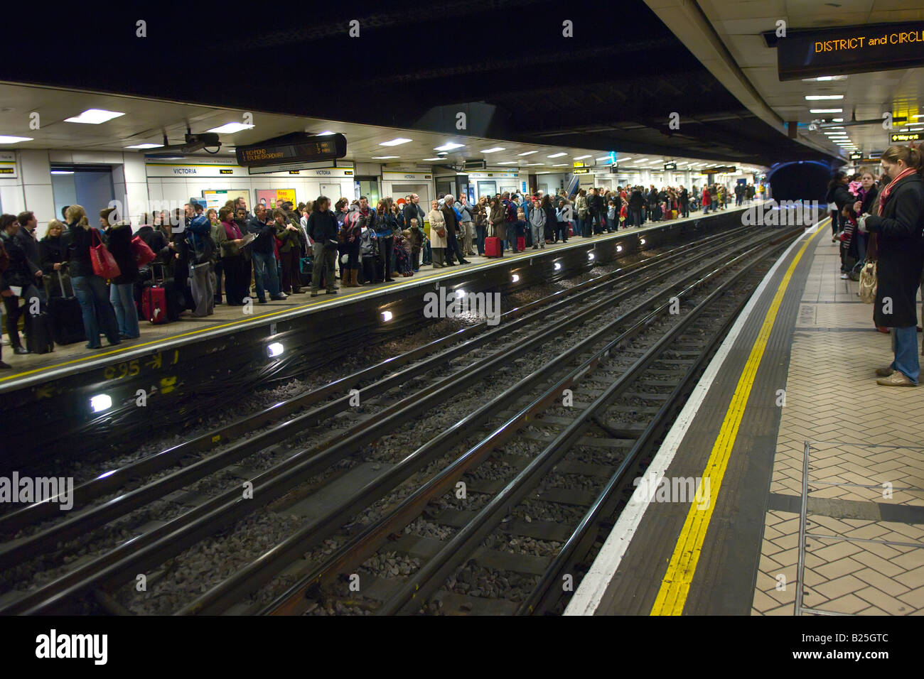 Crowd waiting for the train at Victoria station in London UK Stock ...
