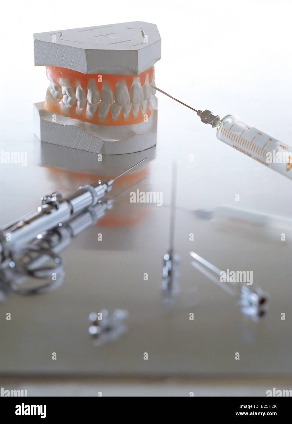 Injection and needle Stock Photo - Alamy