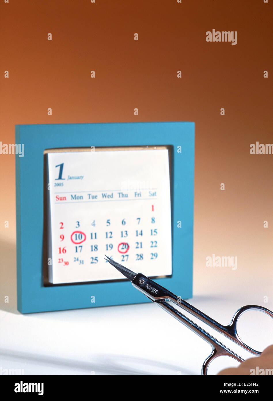 Calendar and scissors Stock Photo - Alamy