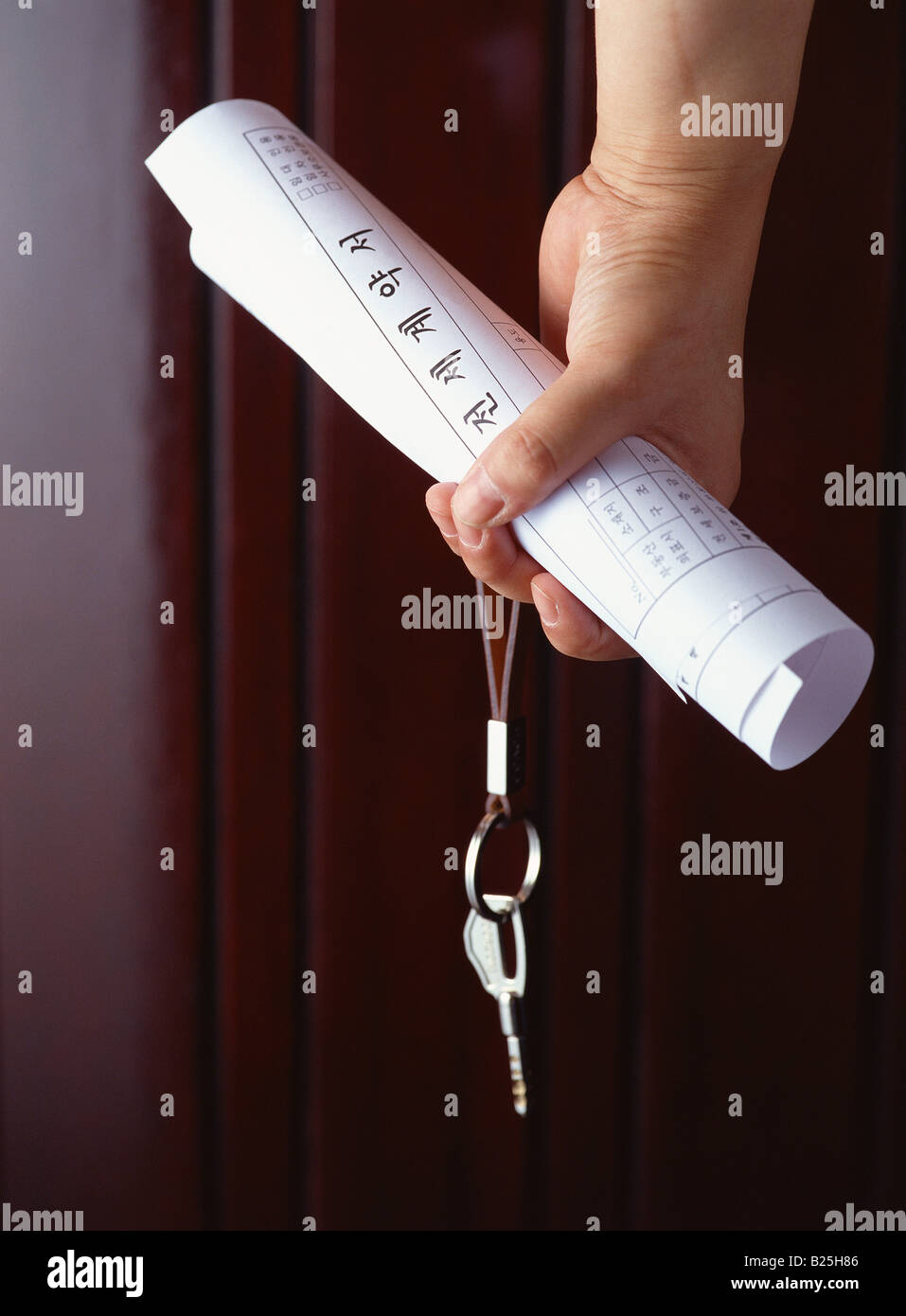 Key and paper Stock Photo - Alamy
