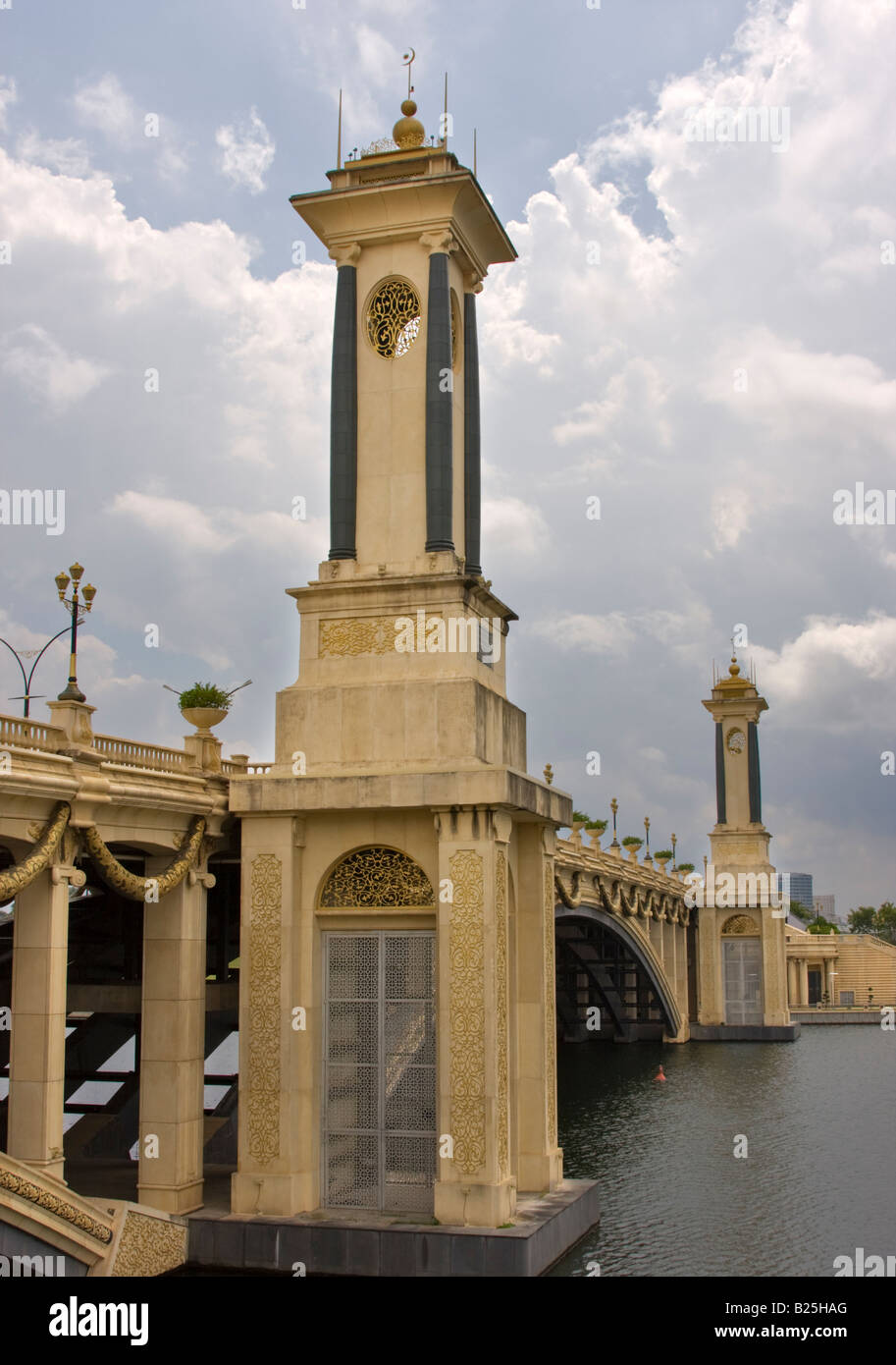 Seri Gemilang Bridge, Putrajaya, Malaysia Stock Photo - Alamy