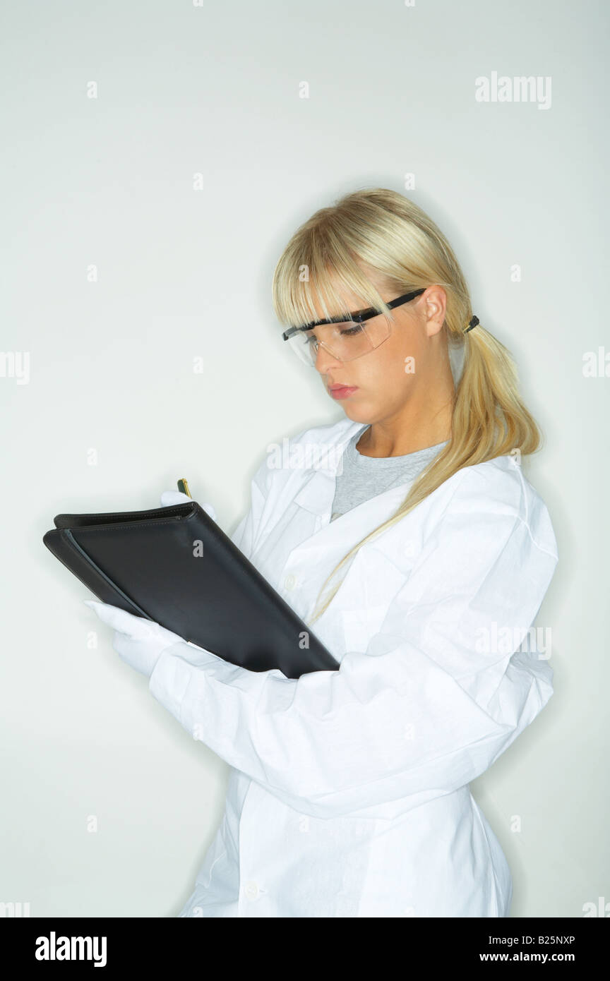 Beautiful female lab worker testing and experimenting Stock Photo - Alamy