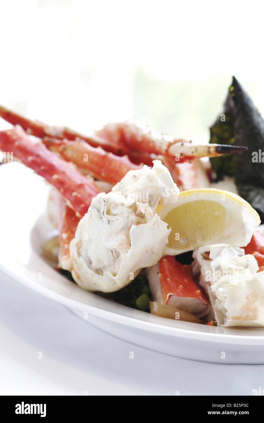 Crab with lemon Stock Photo - Alamy