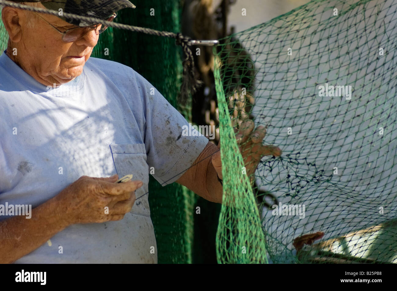 Fix nets hi-res stock photography and images - Alamy