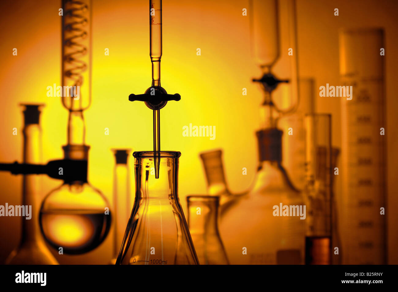 Lab burette hi-res stock photography and images - Alamy