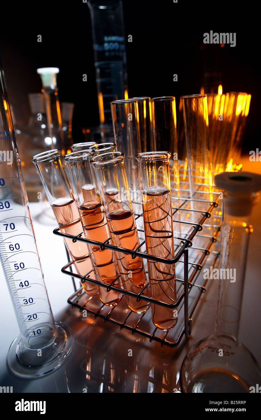 Rack chemistry apparatus glassware hi-res stock photography and images ...