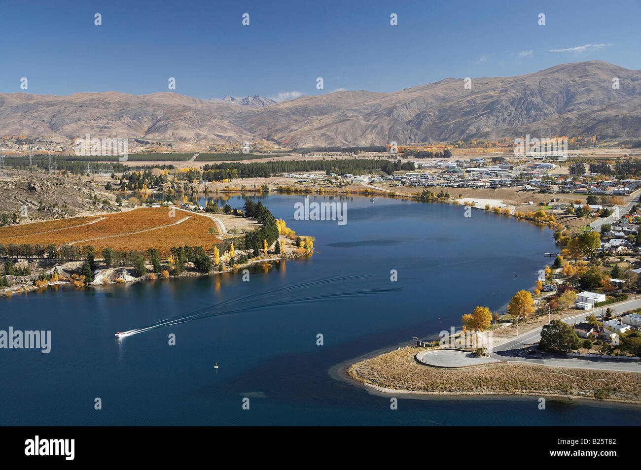 Cornish Point Vineyard and Lake Dunstan Cromwell Central Otago South ...