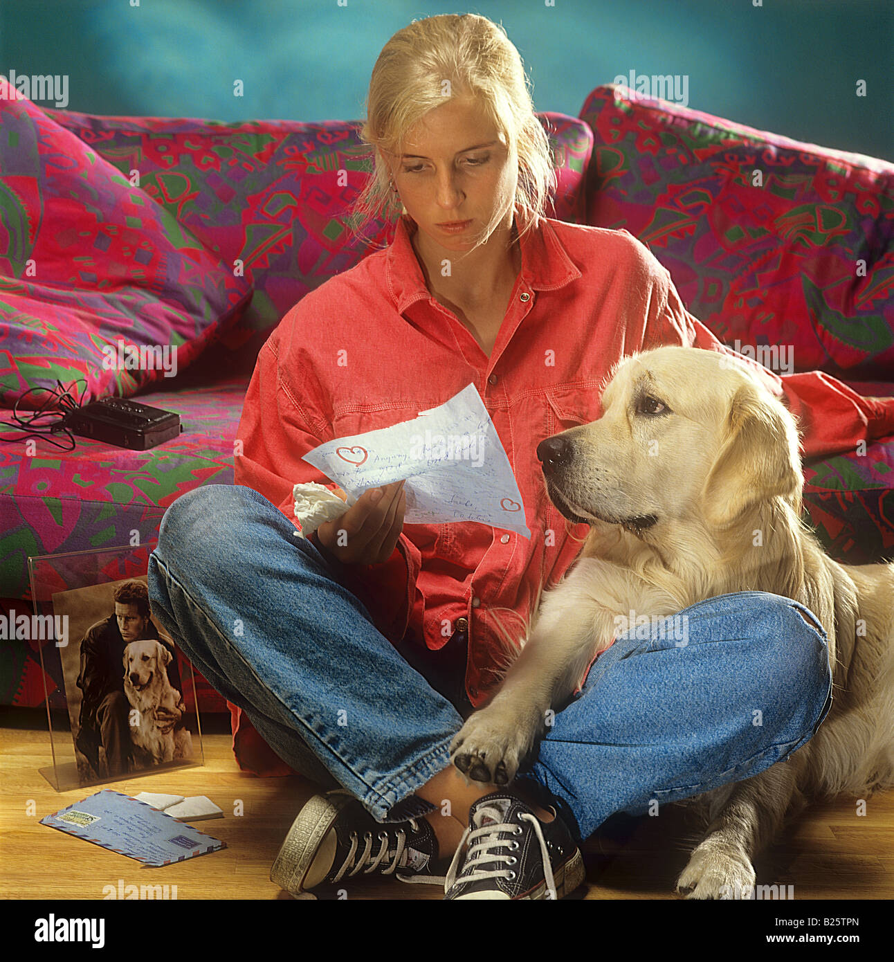 young woman with golden retriever - reading Stock Photo - Alamy