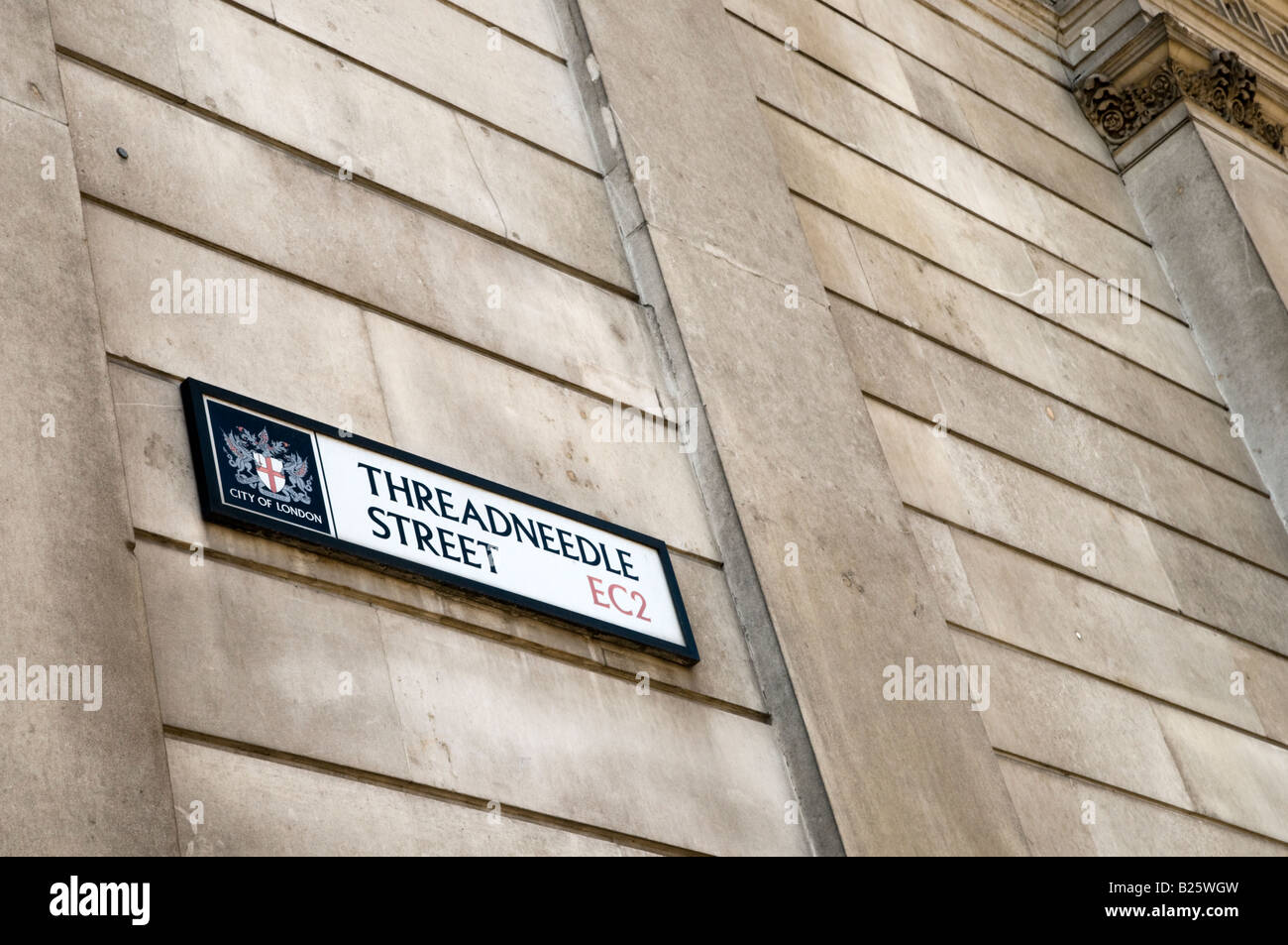 Threadneedle street road sign hi-res stock photography and images - Alamy