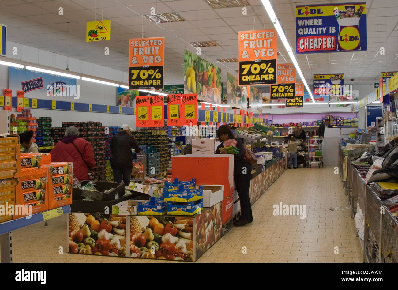Logo lidl discount supermarket hi-res stock photography and images - Alamy
