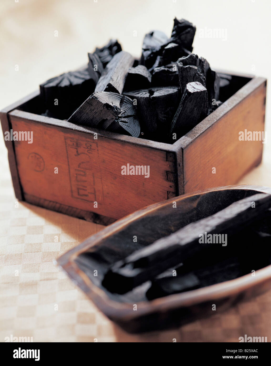 Box of charcoal Stock Photo - Alamy