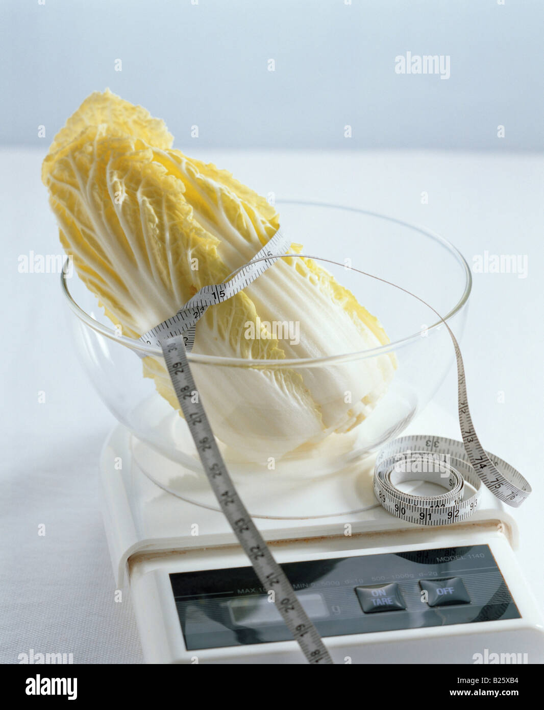 Vegetable and weight scale Stock Photo - Alamy