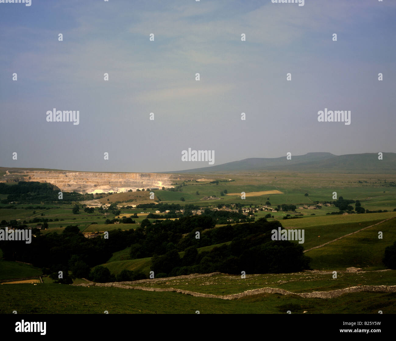 Limestone Quarry Horton in Ribblesdale, Yorkshire Dales National Park ...