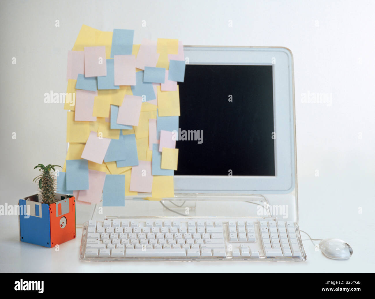 Laptop with post-it note Stock Photo - Alamy