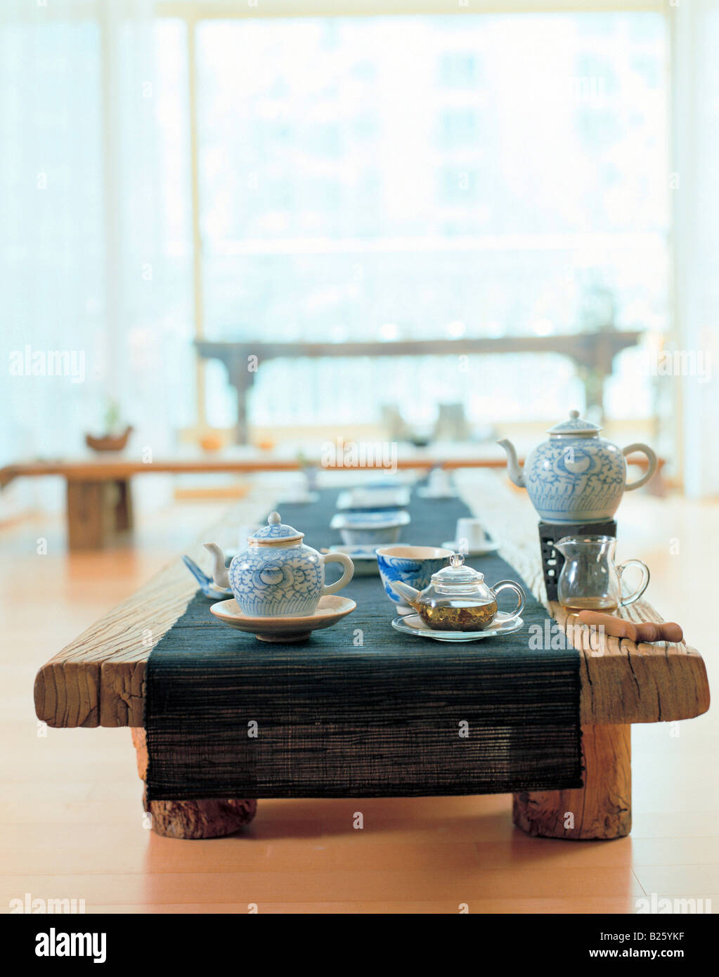 Japanese table setting teapot hi-res stock photography and images - Alamy