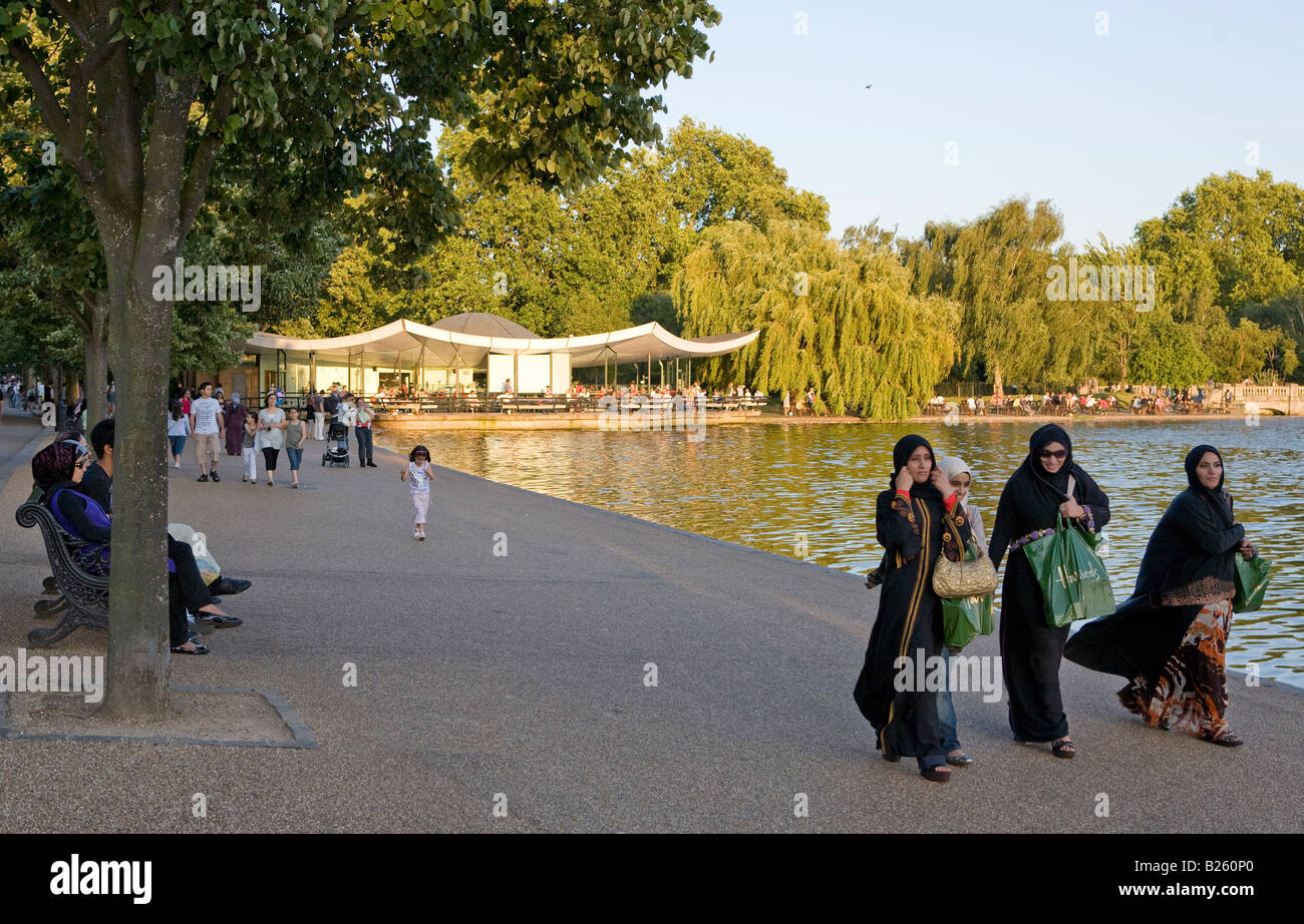 Uk muslim women hi-res stock photography and images - Alamy