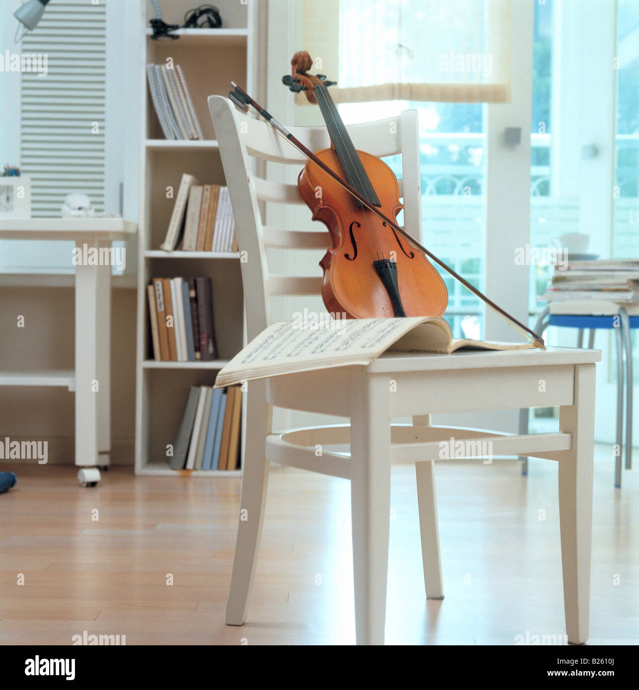 Book shelf and violin Stock Photo - Alamy