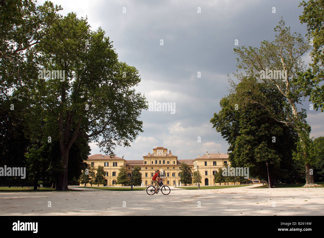 Simple two speed bicycle hi-res stock photography and images - Alamy