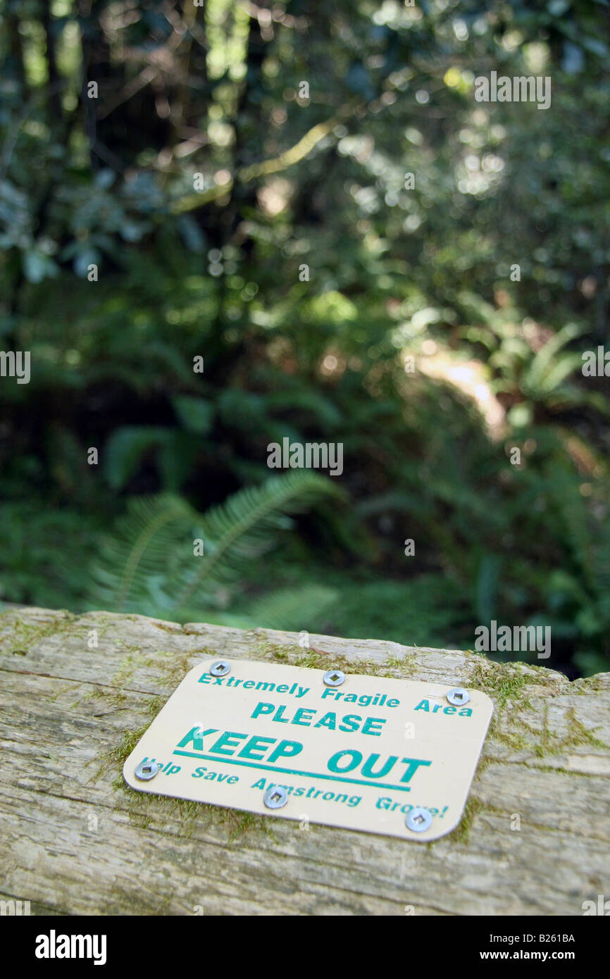 Fragile please do not touch sign hi-res stock photography and images ...