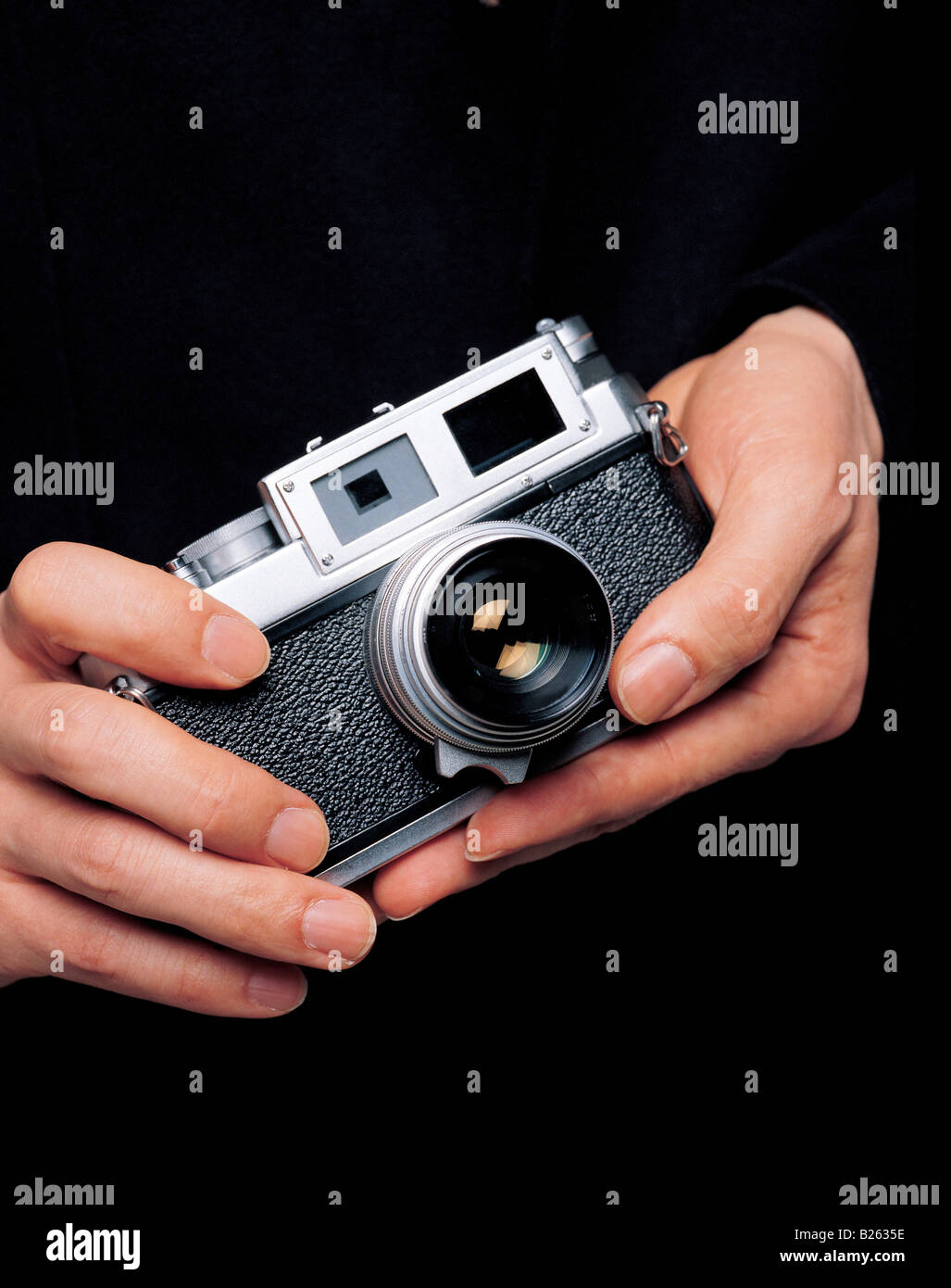 Hands holding camera Stock Photo - Alamy