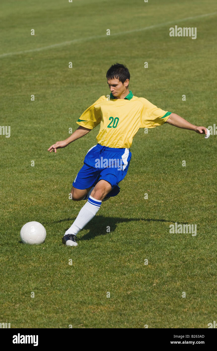 Goal kick hi-res stock photography and images - Alamy