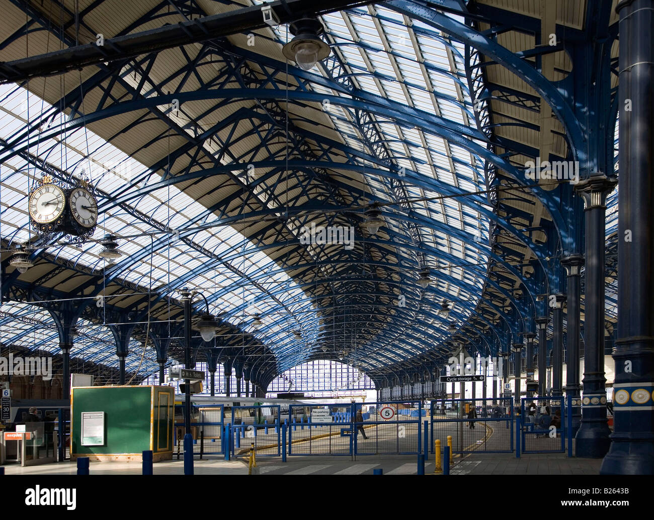 Brighton railway station hi-res stock photography and images - Alamy