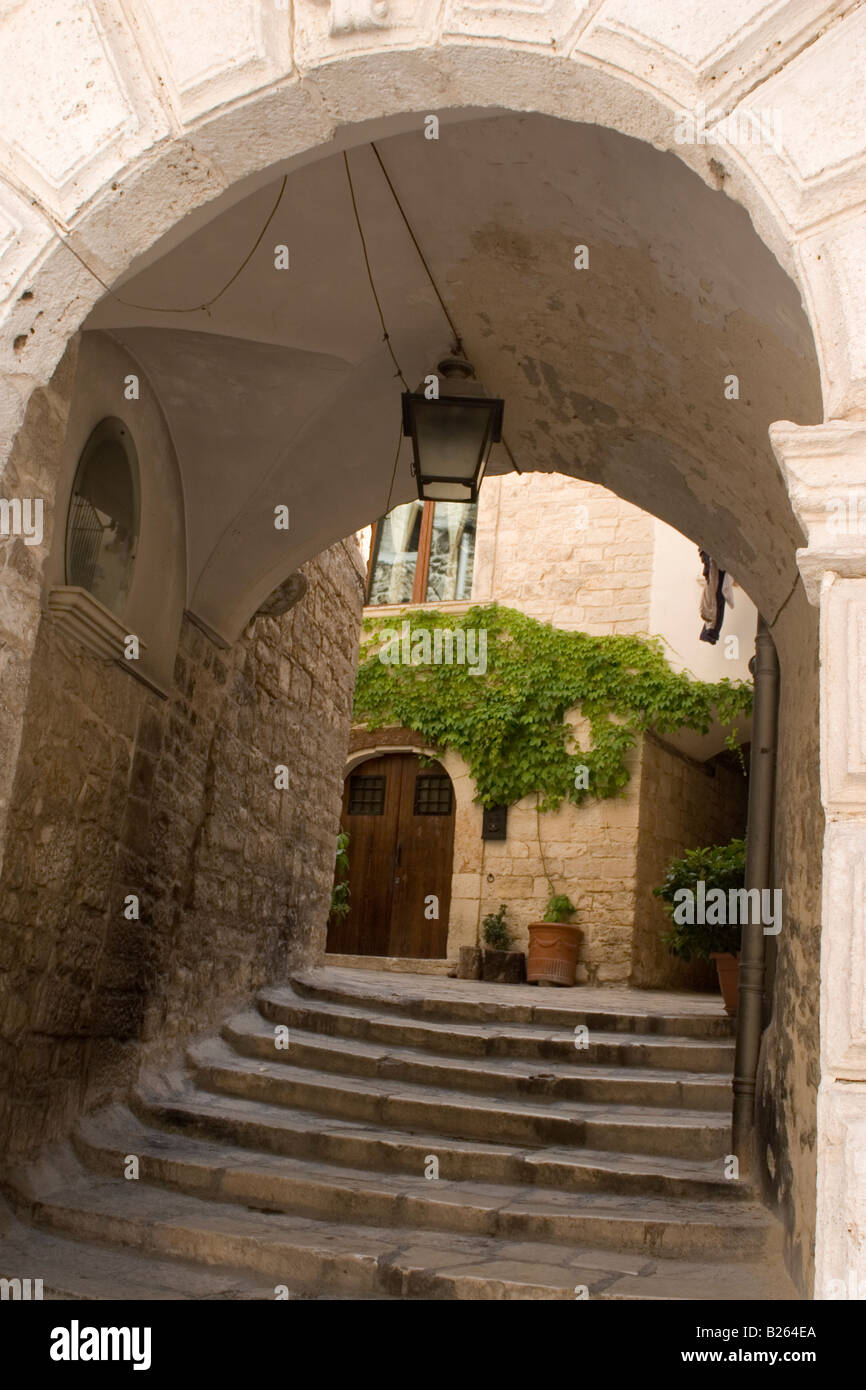 Steps houses in town arch hi-res stock photography and images - Alamy