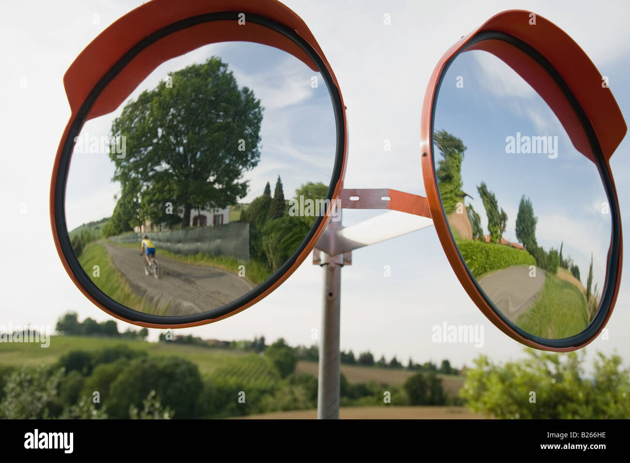 Mirrors reflecting mirrors hi-res stock photography and images - Alamy