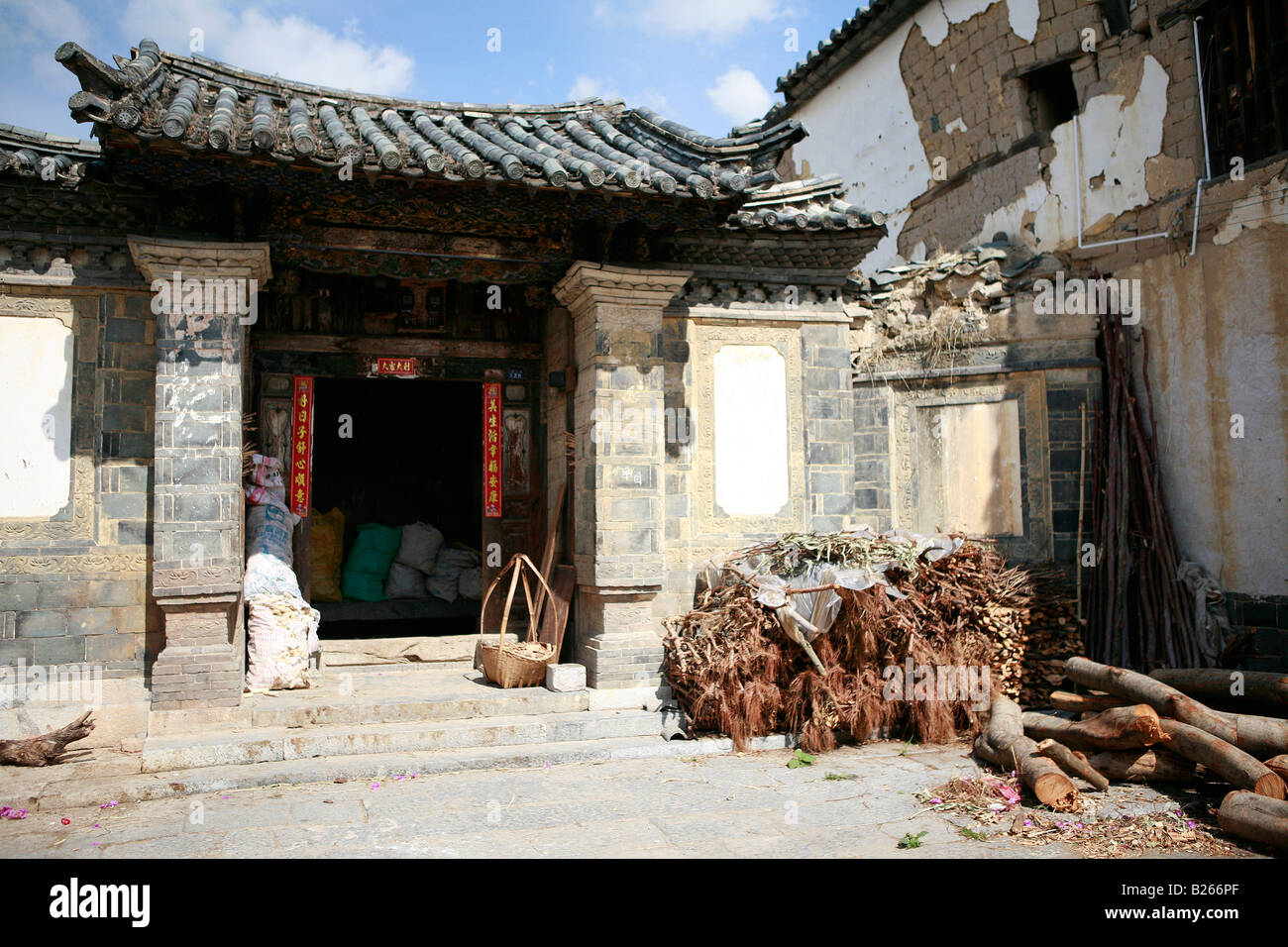 Courtyard at the village of Tuanshan, Yunnan, China Stock Photo - Alamy