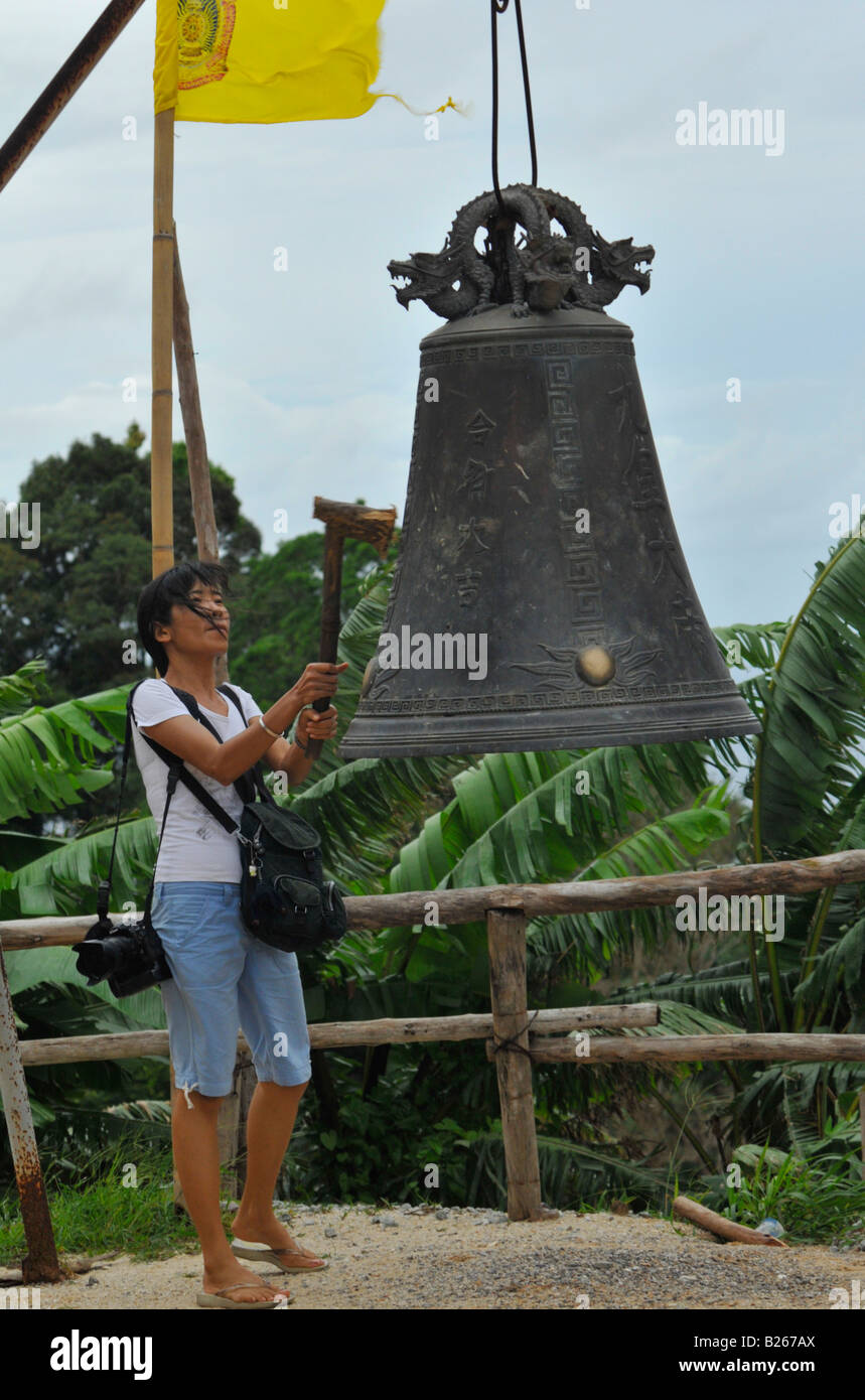 ringing the bell, phuket big buddha ( Phra Puttamingmongkol Akenakkiri ...