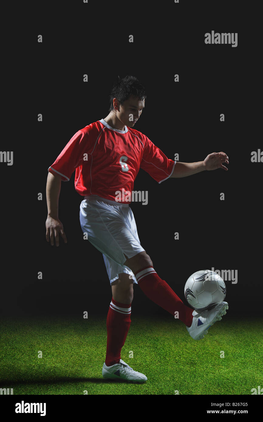Young juggling soccer hi-res stock photography and images - Alamy