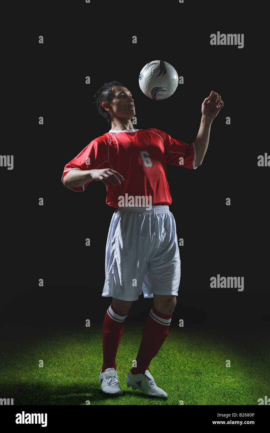 Soccer juggling hi-res stock photography and images - Alamy