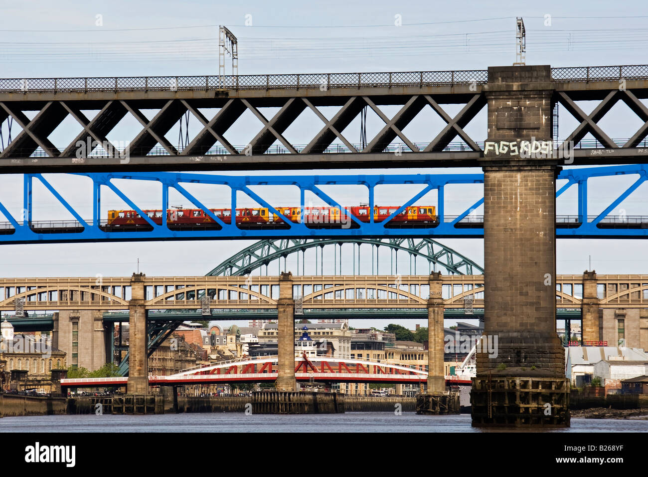 River crossing bridges hi-res stock photography and images - Alamy