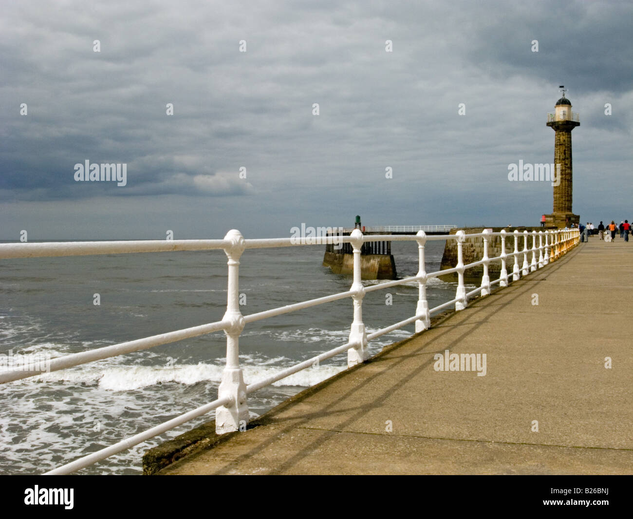 Pier and lighthouse whitby hi-res stock photography and images - Alamy