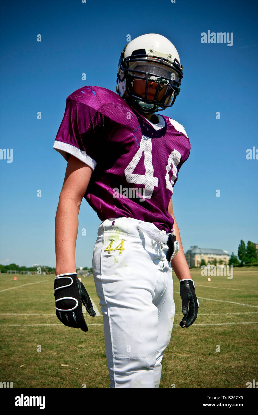 Quarterback posing hi-res stock photography and images - Alamy