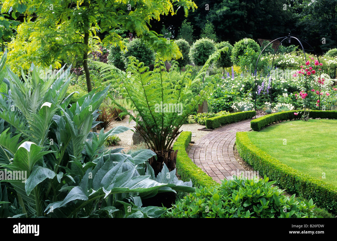 Brick edging hi-res stock photography and images - Alamy