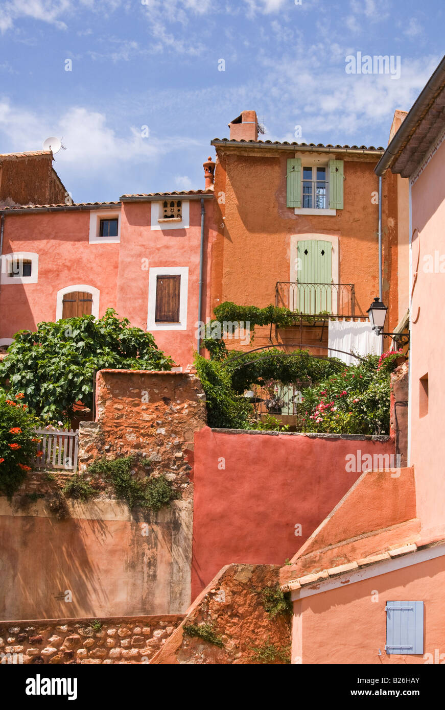 Houses of provence hi-res stock photography and images - Alamy
