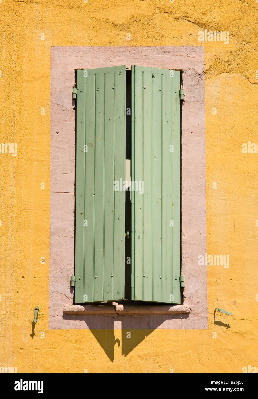 Shutter provence hi-res stock photography and images - Alamy