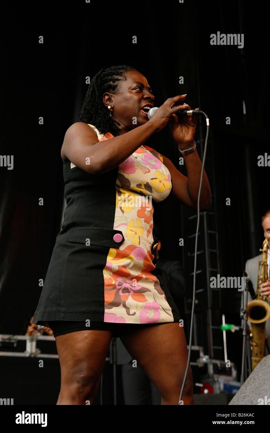 Sharon Jones and the Dap Kings in London Stock Photo - Alamy