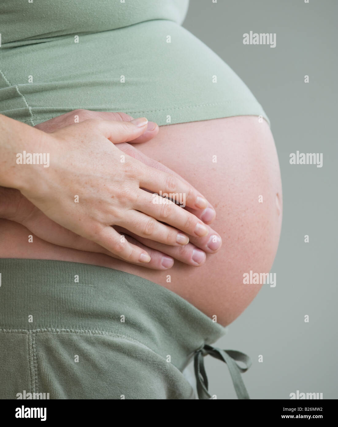 Pregnant belly couples hands hi-res stock photography and images - Alamy