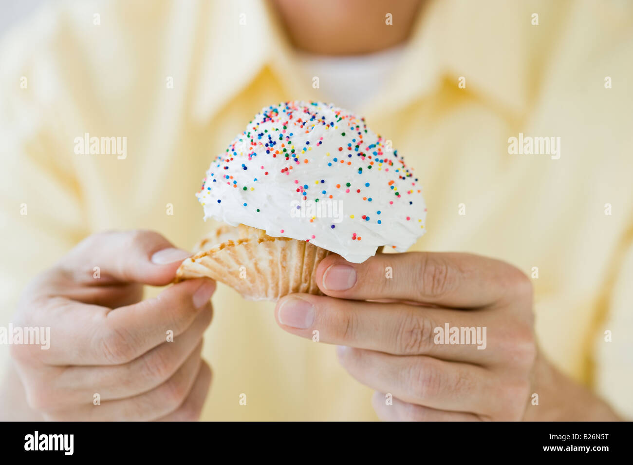 Man holding cupcake Stock Photo - Alamy